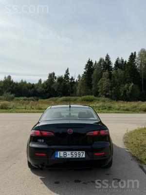 Black Alfa Romeo 159 2006 in Preili, with an engine capacity of 1.90 L and mileage of 294 thousand km for 2500 €, photo 4 on AUTOMOTO.COM.LV