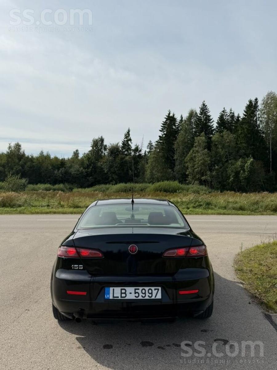 Black Alfa Romeo 159 2006 in Preili, with an engine capacity of 1.90 L and mileage of 294 thousand km for 2500 €, photo 4 on AUTOMOTO.COM.LV