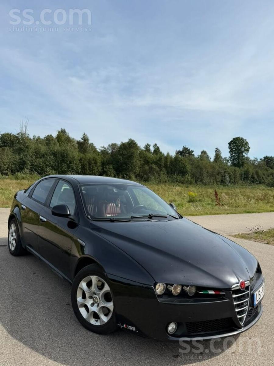 Black Alfa Romeo 159 2006 in Preili, with an engine capacity of 1.90 L and mileage of 294 thousand km for 2500 €, photo 5 on AUTOMOTO.COM.LV