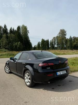 Black Alfa Romeo 159 2006 in Preili, with an engine capacity of 1.90 L and mileage of 294 thousand km for 2500 €, photo 6 on AUTOMOTO.COM.LV
