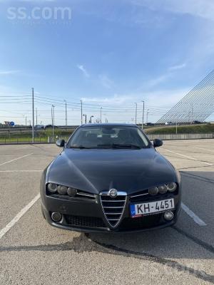 Melns Alfa Romeo 159 2007 Rīga, ar dzinēja tilpumu 2.40 L un nobraukumu 292 tūkst. km par 650 €, foto 2 vietnē AUTOMOTO.COM.LV