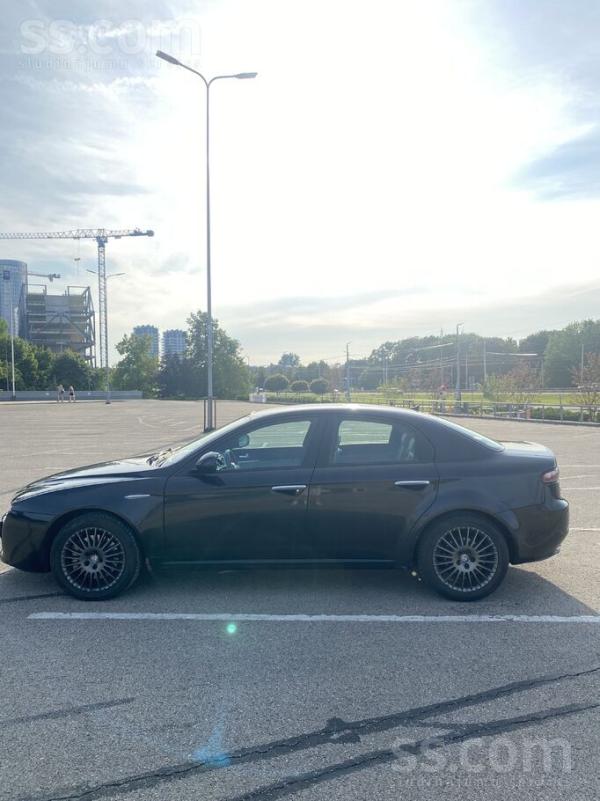 Melns Alfa Romeo 159 2007 Rīga, ar dzinēja tilpumu 2.40 L un nobraukumu 292 tūkst. km par 650 €, foto 6 vietnē AUTOMOTO.COM.LV