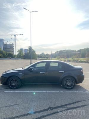 Melns Alfa Romeo 159 2007 Rīga, ar dzinēja tilpumu 2.40 L un nobraukumu 292 tūkst. km par 650 €, foto 6 vietnē AUTOMOTO.COM.LV