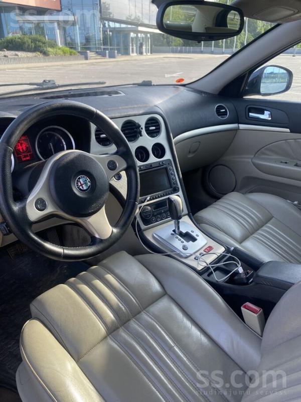 Melns Alfa Romeo 159 2007 Rīga, ar dzinēja tilpumu 2.40 L un nobraukumu 292 tūkst. km par 650 €, foto 8 vietnē AUTOMOTO.COM.LV