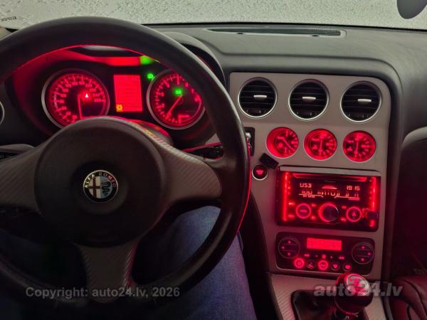 Melns Alfa Romeo 159 2007 Tallina, ar dzinēja tilpumu 2.20 L un nobraukumu 217 tūkst. km par 3490 €, foto 4 vietnē AUTOMOTO.COM.LV