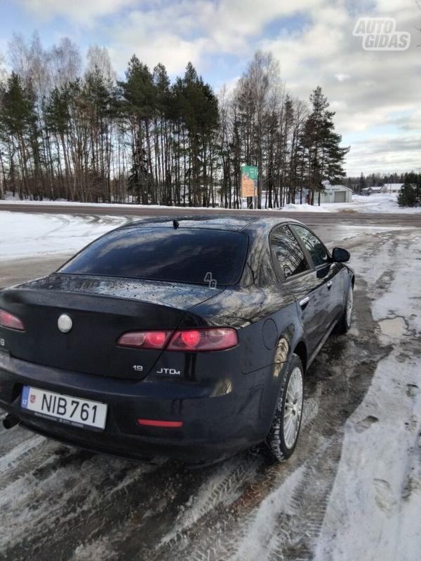 Melns Alfa Romeo 159 2007 Viļņa, ar dzinēja tilpumu 1.90 L un nobraukumu 295 tūkst. km par 800 €, foto 3 vietnē AUTOMOTO.COM.LV