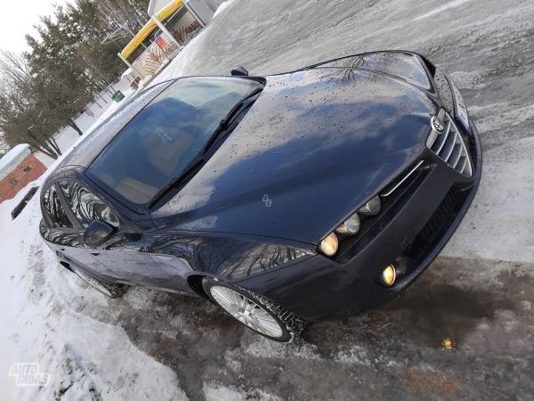 Melns Alfa Romeo 159 2007 Viļņa, ar dzinēja tilpumu 1.90 L un nobraukumu 295 tūkst. km par 800 €, foto 4 vietnē AUTOMOTO.COM.LV