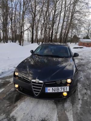 Melns Alfa Romeo 159 2007 Viļņa, ar dzinēja tilpumu 1.90 L un nobraukumu 295 tūkst. km par 800 €, foto 5 vietnē AUTOMOTO.COM.LV