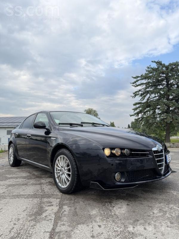 Black Alfa Romeo 159 2007 in Bauska, with an engine capacity of 1.90 L and mileage of 328 thousand km for 1500 €, photo 2 on AUTOMOTO.COM.LV
