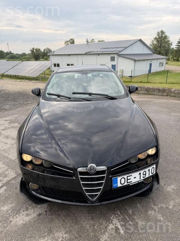 Black Alfa Romeo 159 2007 in Bauska, with an engine capacity of 1.90 L and mileage of 328 thousand km for 1500 €, photo 3 on AUTOMOTO.COM.LV