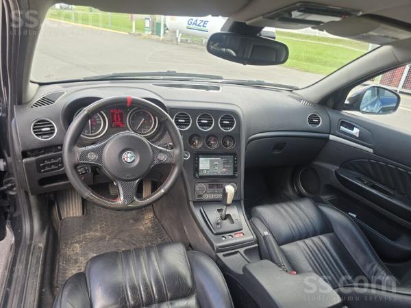 Black Alfa Romeo 159 2007 in Riga, with an engine capacity of 1.90 L and mileage of 328 thousand km for 1790 €, photo 5 on AUTOMOTO.COM.LV