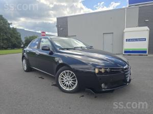Melns Alfa Romeo 159 2007 Rīga, ar dzinēja tilpumu 1.90 L un nobraukumu 328 tūkst. km par 1790 €, foto 3 vietnē AUTOMOTO.COM.LV