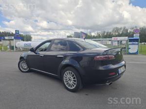 Melns Alfa Romeo 159 2007 Rīga, ar dzinēja tilpumu 1.90 L un nobraukumu 328 tūkst. km par 1790 €, foto 5 vietnē AUTOMOTO.COM.LV