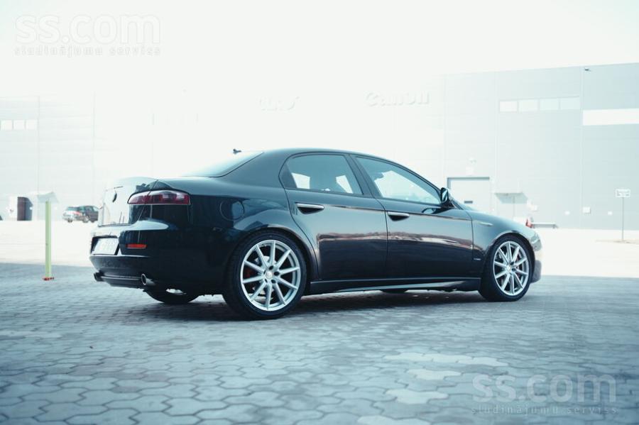 Melns Alfa Romeo 159 2008 Rīga, ar dzinēja tilpumu 2.40 L un nobraukumu 254 tūkst. km par 6800 €, foto 3 vietnē AUTOMOTO.COM.LV