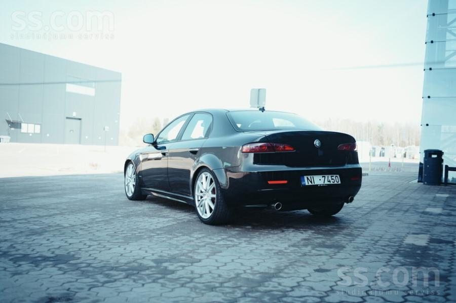 Melns Alfa Romeo 159 2008 Rīga, ar dzinēja tilpumu 2.40 L un nobraukumu 254 tūkst. km par 6800 €, foto 5 vietnē AUTOMOTO.COM.LV
