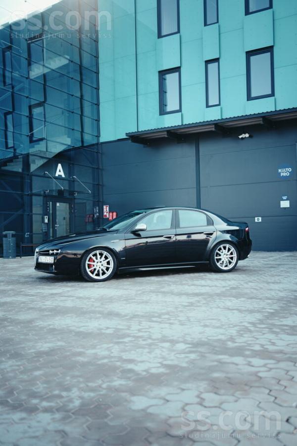 Melns Alfa Romeo 159 2008 Rīga, ar dzinēja tilpumu 2.40 L un nobraukumu 254 tūkst. km par 6800 €, foto 6 vietnē AUTOMOTO.COM.LV