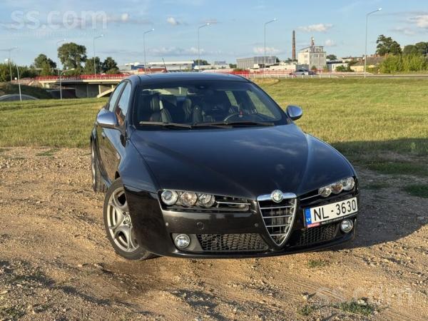 Black Alfa Romeo 159 2008 in Daugavpils, with an engine capacity of 1.90 L and mileage of 229 thousand km for 3900 €, photo 1 on AUTOMOTO.COM.LV