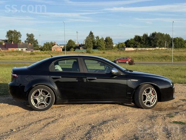 Black Alfa Romeo 159 2008 in Daugavpils, with an engine capacity of 1.90 L and mileage of 229 thousand km for 3900 €, photo 3 on AUTOMOTO.COM.LV
