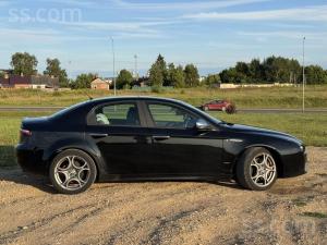 Melns Alfa Romeo 159 2008 Daugavpils, ar dzinēja tilpumu 1.90 L un nobraukumu 229 tūkst. km par 3900 €, foto 4 vietnē AUTOMOTO.COM.LV