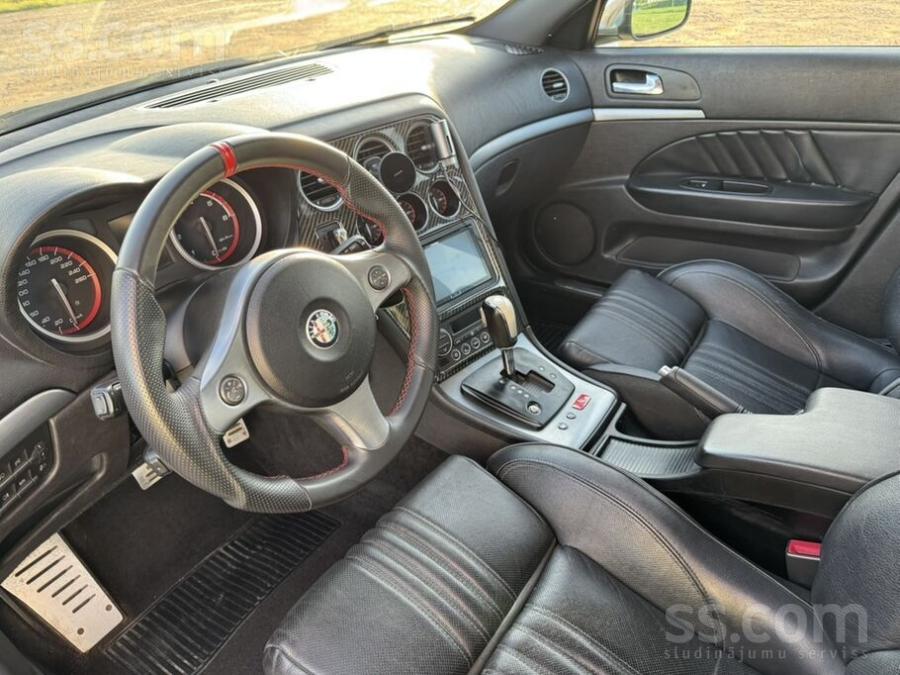 Melns Alfa Romeo 159 2008 Daugavpils, ar dzinēja tilpumu 1.90 L un nobraukumu 229 tūkst. km par 3900 €, foto 9 vietnē AUTOMOTO.COM.LV