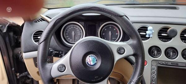 Melns Alfa Romeo 159 2009 Kauņa, ar dzinēja tilpumu 1.96 L un nobraukumu 298 tūkst. km par 2100 €, foto 3 vietnē AUTOMOTO.COM.LV