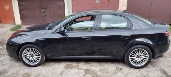 Melns Alfa Romeo 159 2009 Kauņa, ar dzinēja tilpumu 1.96 L un nobraukumu 298 tūkst. km par 2100 €, foto 10 vietnē AUTOMOTO.COM.LV