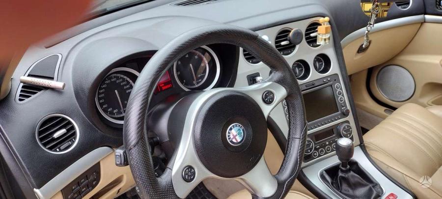 Melns Alfa Romeo 159 2009 Kauņa, ar dzinēja tilpumu 1.96 L un nobraukumu 298 tūkst. km par 2100 €, foto 7 vietnē AUTOMOTO.COM.LV
