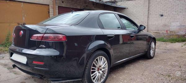Black Alfa Romeo 159 2009 in Kaunas, with an engine capacity of 1.96 L and mileage of 298 thousand km for 2100 €, photo 8 on AUTOMOTO.COM.LV
