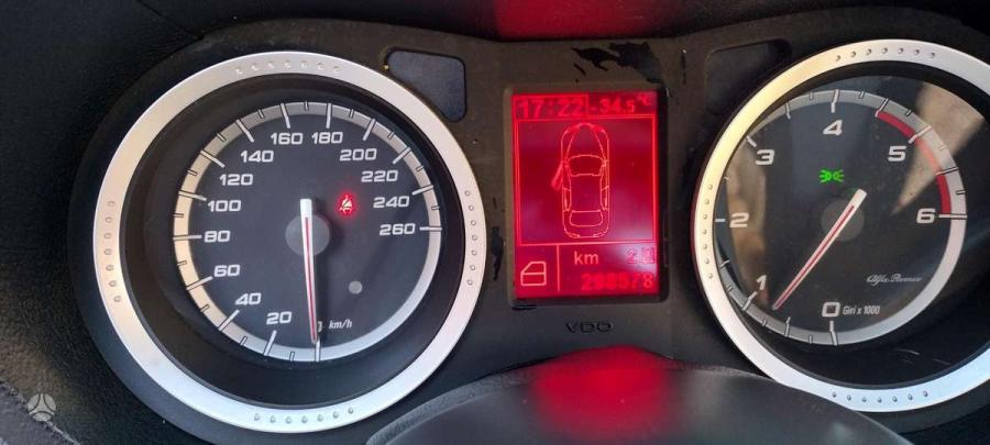 Melns Alfa Romeo 159 2009 Kauņa, ar dzinēja tilpumu 1.96 L un nobraukumu 298 tūkst. km par 2100 €, foto 18 vietnē AUTOMOTO.COM.LV