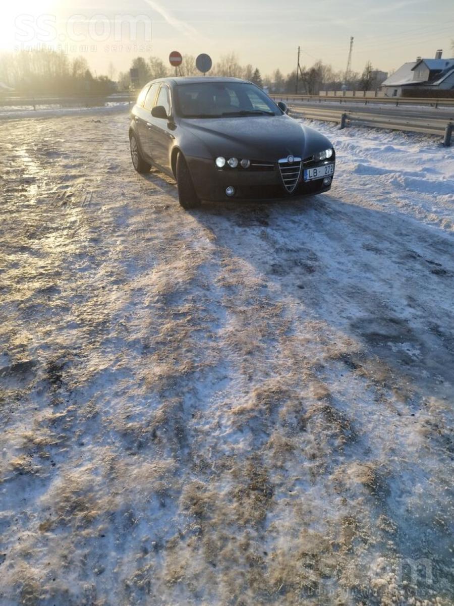 Black Alfa Romeo 159 2006 in Jelgava, with an engine capacity of 1.90 L and mileage of 0 thousand km for 2350 €, photo 1 on AUTOMOTO.COM.LV