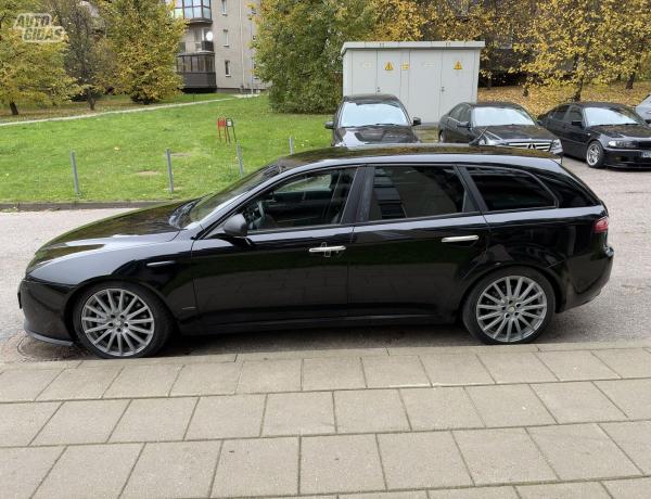 Alfa Romeo 159 2006 in Vilnius on AUTOMOTO.COM.LV Black Alfa Romeo 159 2006 in Vilnius, with an engine capacity of 2.40 L and mileage of 278 thousand km for 2000 €, photo 3 on AUTOMOTO.COM.LV