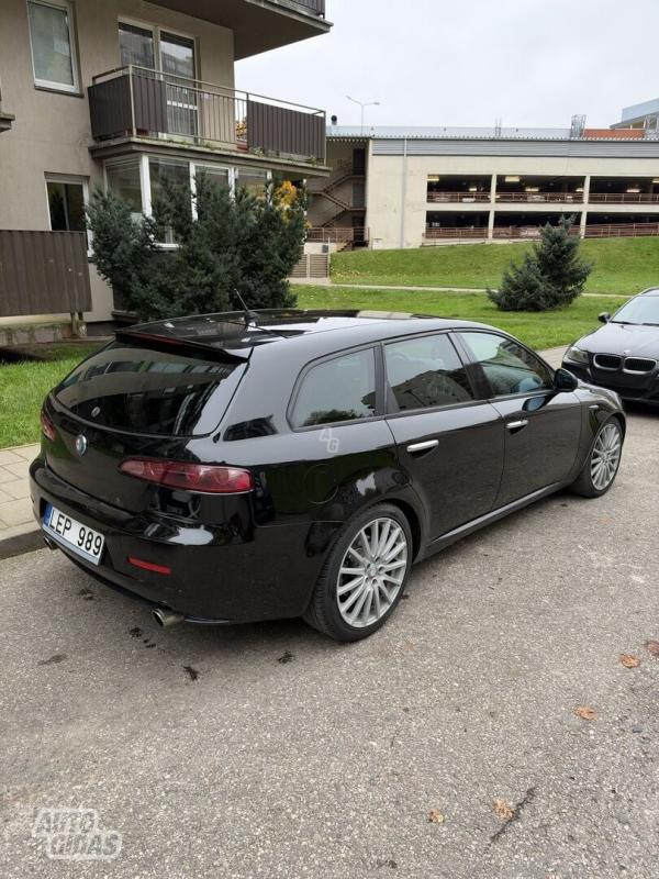 Alfa Romeo 159 2006 in Vilnius on AUTOMOTO.COM.LV Black Alfa Romeo 159 2006 in Vilnius, with an engine capacity of 2.40 L and mileage of 278 thousand km for 2000 €, photo 9 on AUTOMOTO.COM.LV
