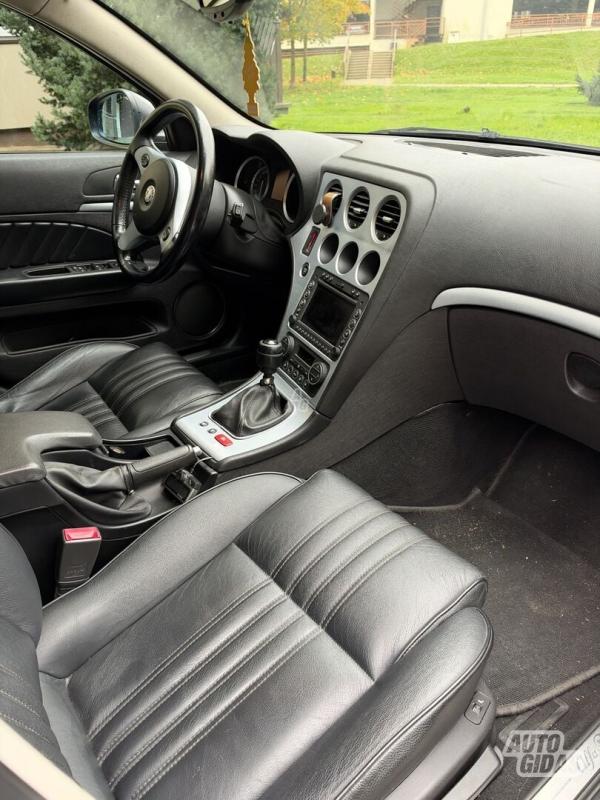 Alfa Romeo 159 2006 in Vilnius on AUTOMOTO.COM.LV Black Alfa Romeo 159 2006 in Vilnius, with an engine capacity of 2.40 L and mileage of 278 thousand km for 2000 €, photo 11 on AUTOMOTO.COM.LV