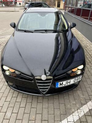 Melns Alfa Romeo 159 2007 Kaišiadorys, ar dzinēja tilpumu 2.39 L un nobraukumu 322 tūkst. km par 1700 €, foto  vietnē AUTOMOTO.COM.LV