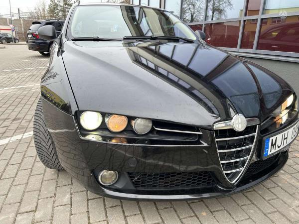 Melns Alfa Romeo 159 2007 Kaišiadorys, ar dzinēja tilpumu 2.39 L un nobraukumu 322 tūkst. km par 1700 €, foto 3 vietnē AUTOMOTO.COM.LV