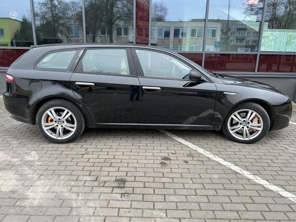 Melns Alfa Romeo 159 2007 Kaišiadorys, ar dzinēja tilpumu 2.39 L un nobraukumu 322 tūkst. km par 1700 €, foto 5 vietnē AUTOMOTO.COM.LV