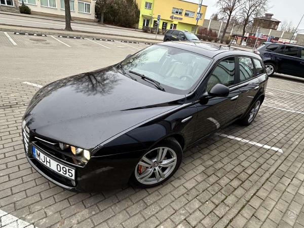 Melns Alfa Romeo 159 2007 Kaišiadorys, ar dzinēja tilpumu 2.39 L un nobraukumu 322 tūkst. km par 1700 €, foto 6 vietnē AUTOMOTO.COM.LV