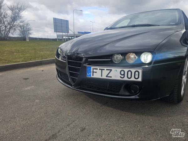 Black Alfa Romeo 159 2007 in Vilnius, with an engine capacity of 1.90 L and mileage of 250 thousand km for 1850 €, photo 1 on AUTOMOTO.COM.LV