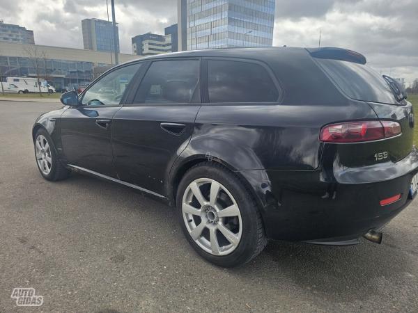 Black Alfa Romeo 159 2007 in Vilnius, with an engine capacity of 1.90 L and mileage of 250 thousand km for 1850 €, photo 6 on AUTOMOTO.COM.LV
