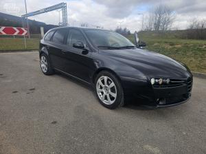 Melns Alfa Romeo 159 2007 Viļņa, ar dzinēja tilpumu 1.90 L un nobraukumu 253 tūkst. km par 900 €, foto 3 vietnē AUTOMOTO.COM.LV