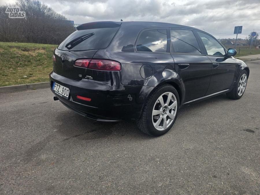 Melns Alfa Romeo 159 2007 Viļņa, ar dzinēja tilpumu 1.90 L un nobraukumu 253 tūkst. km par 900 €, foto 5 vietnē AUTOMOTO.COM.LV