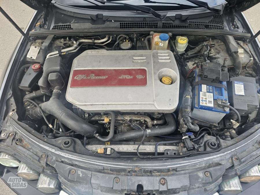 Melns Alfa Romeo 159 2007 Viļņa, ar dzinēja tilpumu 1.90 L un nobraukumu 253 tūkst. km par 900 €, foto 21 vietnē AUTOMOTO.COM.LV