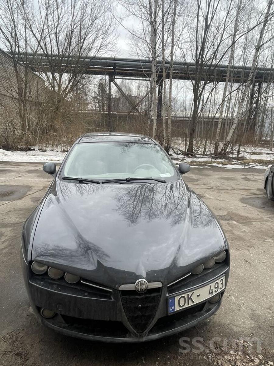 Black Alfa Romeo 159 2007 in Riga, with an engine capacity of 1.90 L and mileage of 336 thousand km for 900 €, photo 5 on AUTOMOTO.COM.LV