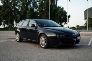 Melns Alfa Romeo 159 2007 Kėdainiai, ar dzinēja tilpumu 1.90 L un nobraukumu 313 tūkst. km par 800 €, foto 4 vietnē AUTOMOTO.COM.LV