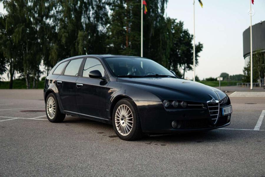 Melns Alfa Romeo 159 2007 Kėdainiai, ar dzinēja tilpumu 1.90 L un nobraukumu 313 tūkst. km par 800 €, foto 4 vietnē AUTOMOTO.COM.LV