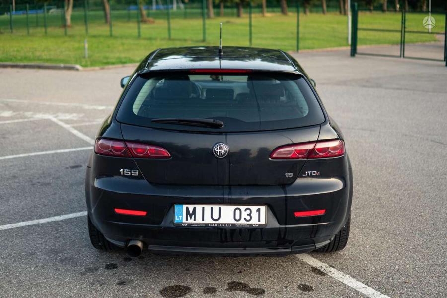 Melns Alfa Romeo 159 2007 Kėdainiai, ar dzinēja tilpumu 1.90 L un nobraukumu 313 tūkst. km par 800 €, foto 7 vietnē AUTOMOTO.COM.LV