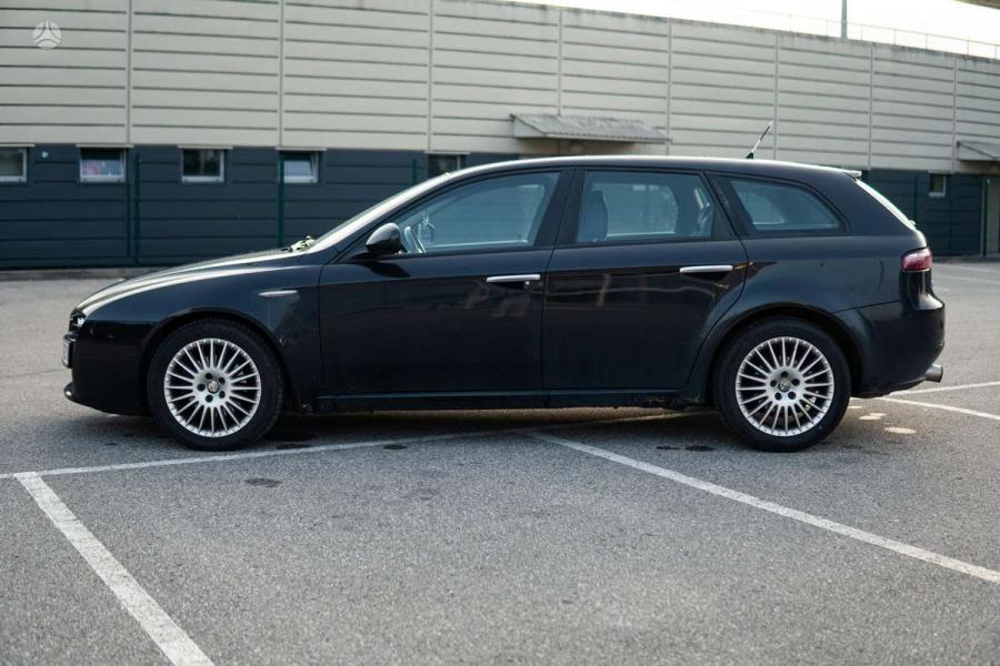 Melns Alfa Romeo 159 2007 Kėdainiai, ar dzinēja tilpumu 1.90 L un nobraukumu 313 tūkst. km par 800 €, foto 8 vietnē AUTOMOTO.COM.LV