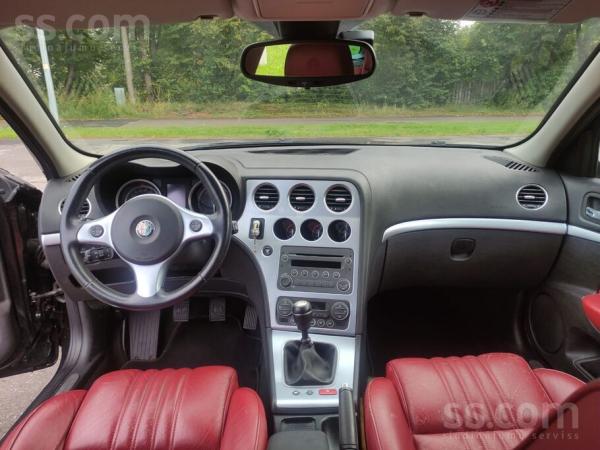 Melns Alfa Romeo 159 2007 Rīga, ar dzinēja tilpumu 1.90 L un nobraukumu 251 tūkst. km par 2400 €, foto 4 vietnē AUTOMOTO.COM.LV