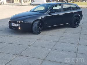 Black Alfa Romeo 159 2008 in Dobele, with an engine capacity of 1.90 L and mileage of 380 thousand km for 2100 €, photo 1 on AUTOMOTO.COM.LV