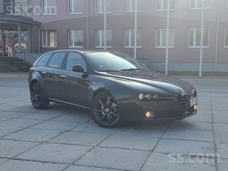 Black Alfa Romeo 159 2008 in Dobele, with an engine capacity of 1.90 L and mileage of 380 thousand km for 2100 €, photo 3 on AUTOMOTO.COM.LV